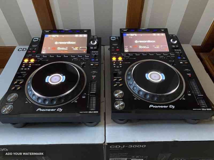 Nové 2x Pioneer CDJ 3000 Multi-Player + Pioneer DJM-V10 DJ mixážní pult ...